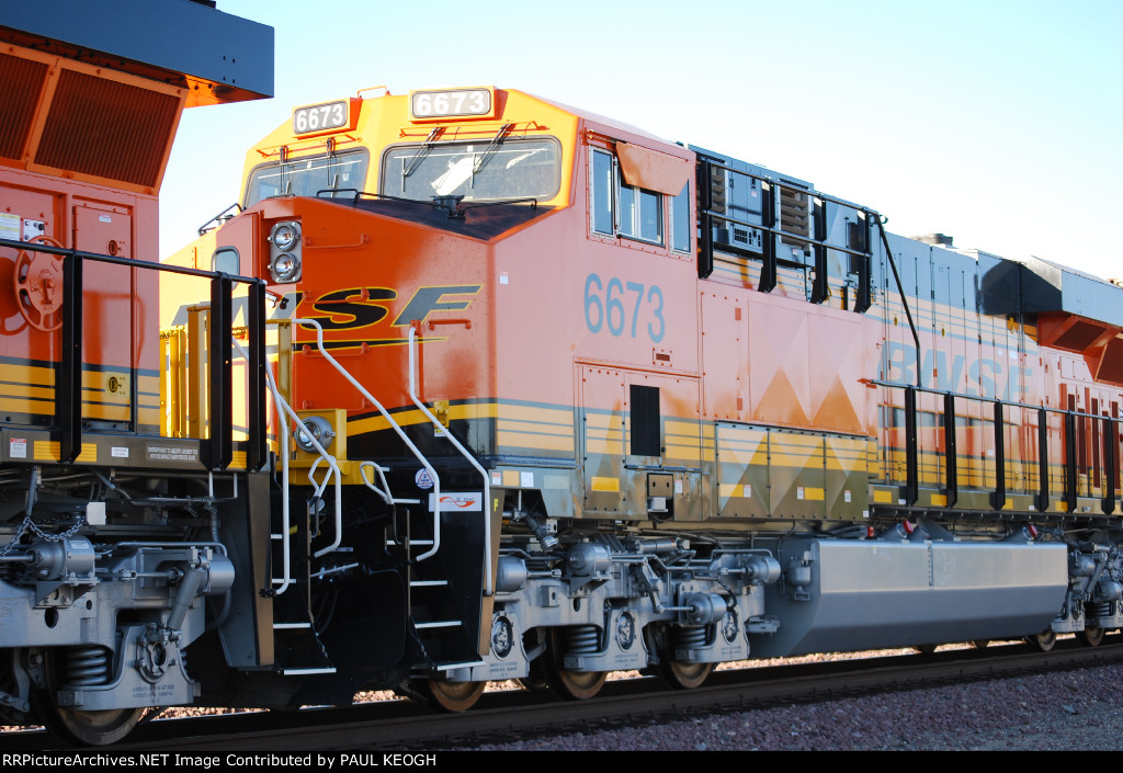 BNSF 6673 close in shot as she waits to push east with the Z SCO-LPC as a rear DPU.